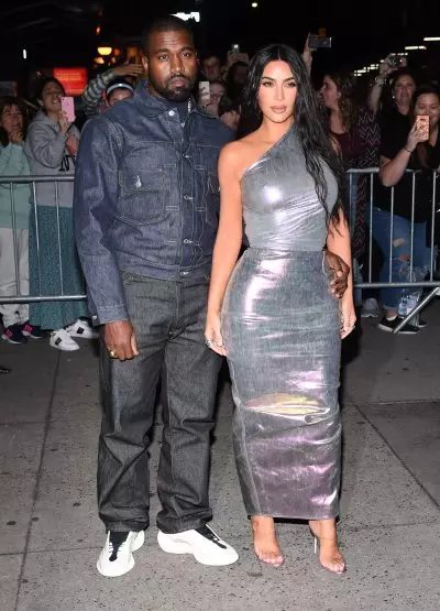 Kim Kardashian Atenga Pamodzi ndi Kanye West's Closet Amid Drama