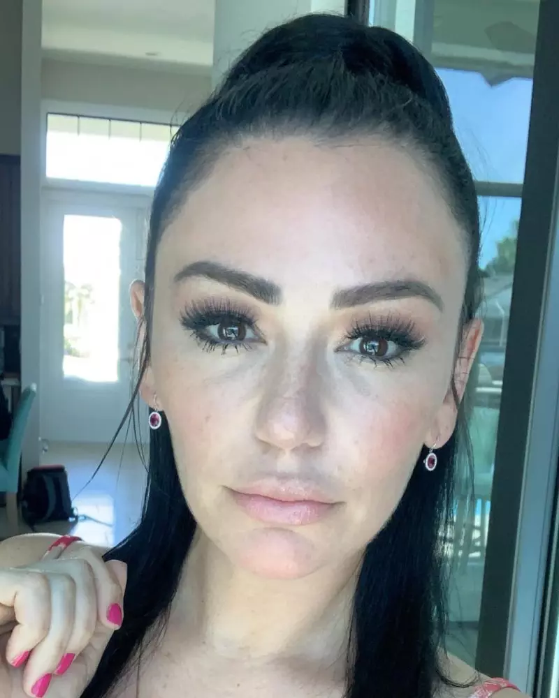 JWoww Näitab oma freckles