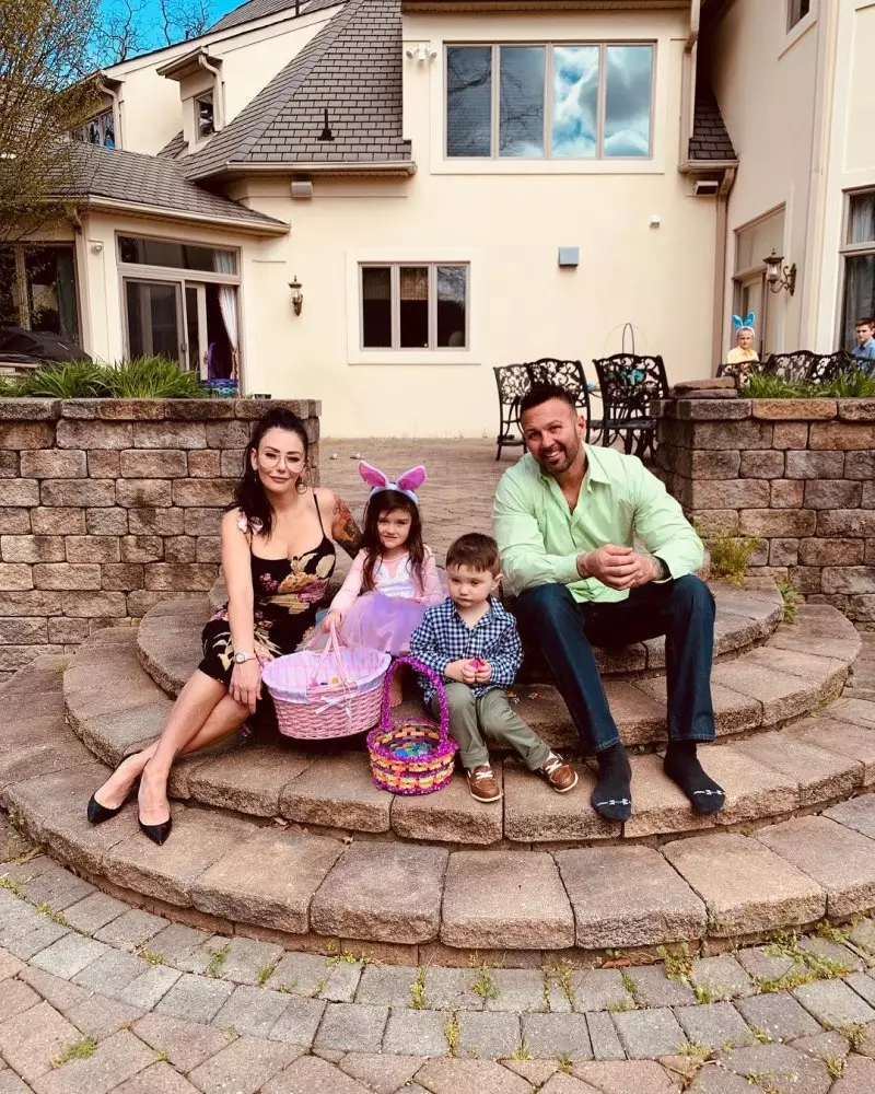 JWoww en Roger vier Paasfees saam met die kinders