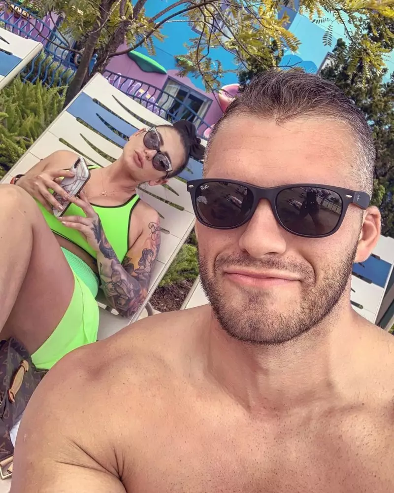 JWoww á strandstól með Zach Clayton