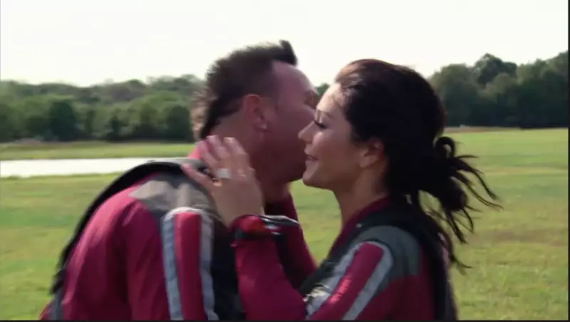 JWoww en Roger Mathews het verloof geraak met alles rooi