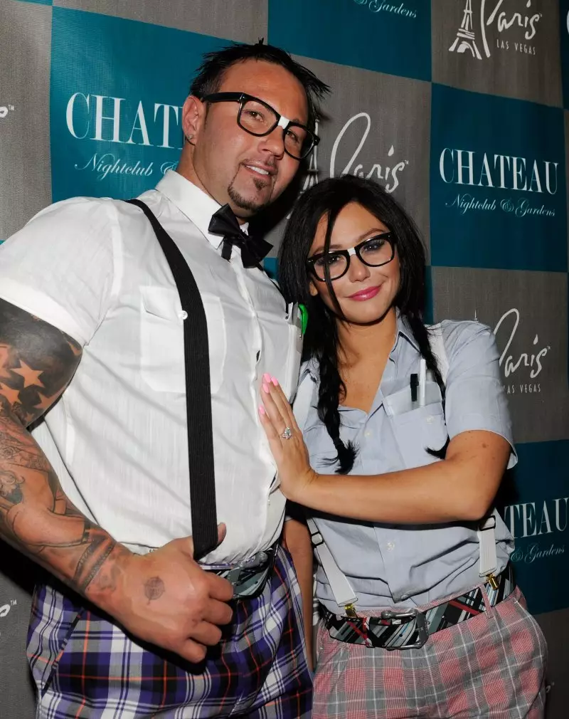 JWoww naRoger vakapfeka magirazi uye masuspenders pachiitiko