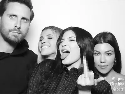 Kourtney Kardashian en Sofia Richie vier Scott Disick se verjaardag