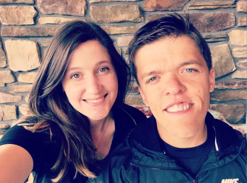 Časová os vzťahu Malí ľudia, Zach a Tori Roloff z Veľkého sveta od roku 2010 po dnešok