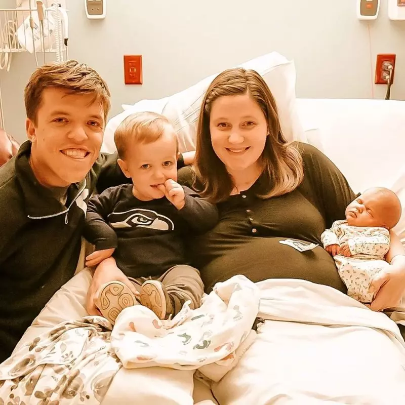 Cronologia de les relacions de Little People, Zach i Tori Roloff de Big World Des del 2010 fins avui