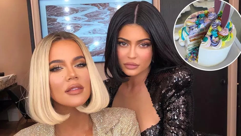 De Kardashian-Jenners vieren Pasen vroeg met een royaal buffet met zoete lekkernijen