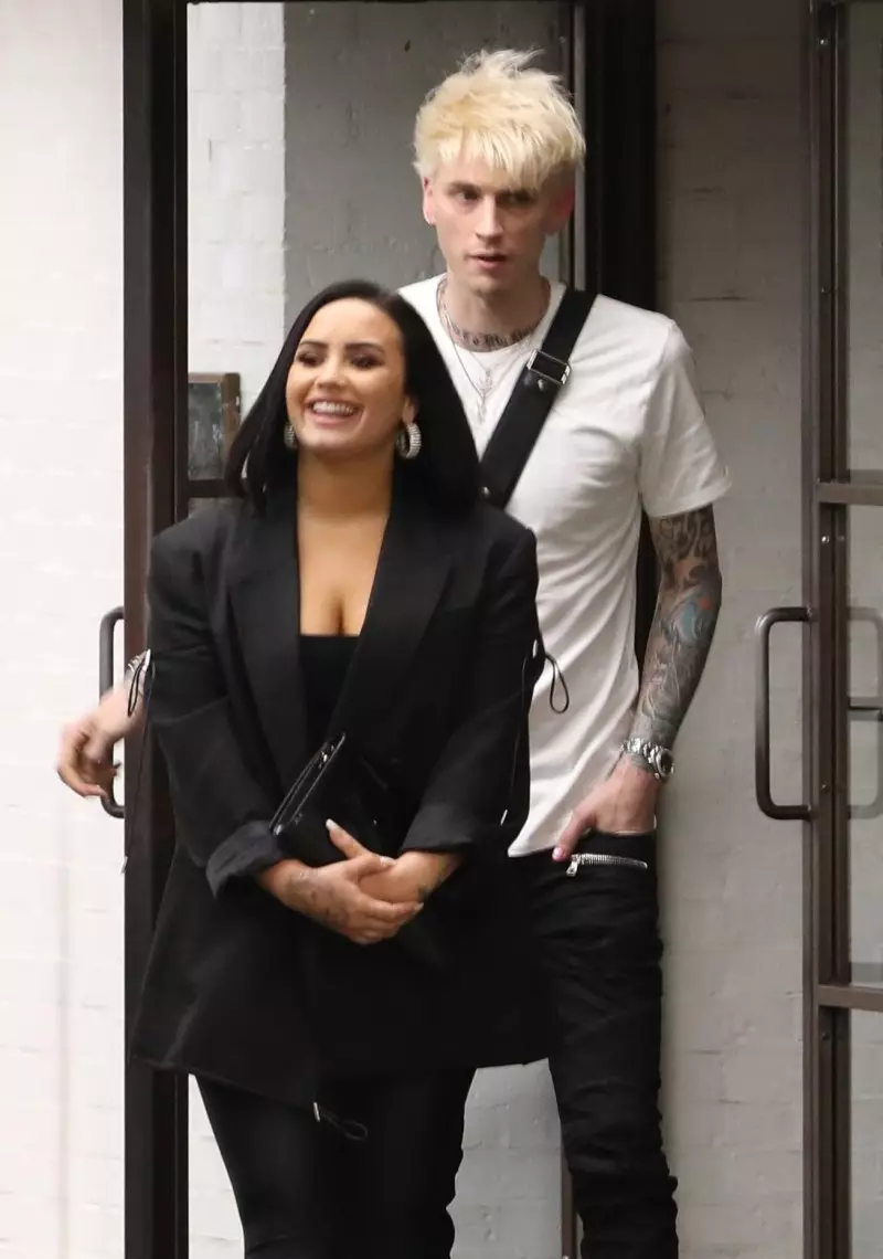 L-Istorja ta' Dating ta' Machine Gun Kelly