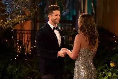 Bachelorette Hannah Brown na Jed Wyatt Wanakutana Usiku wa 1