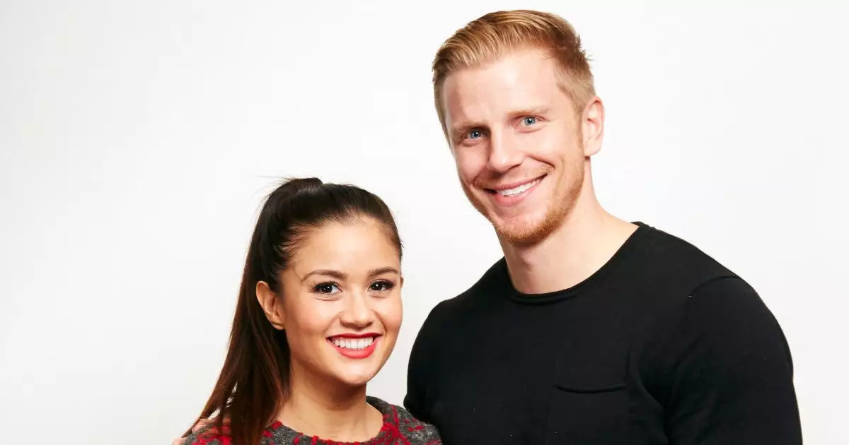 Sean Lowe က 'Bachelor' စုံတွဲများ 'ရယ်စရာကောင်းသောအခြေအနေများ' ကြားတွင်ကွဲသွားသည်ဟုပြောသည်