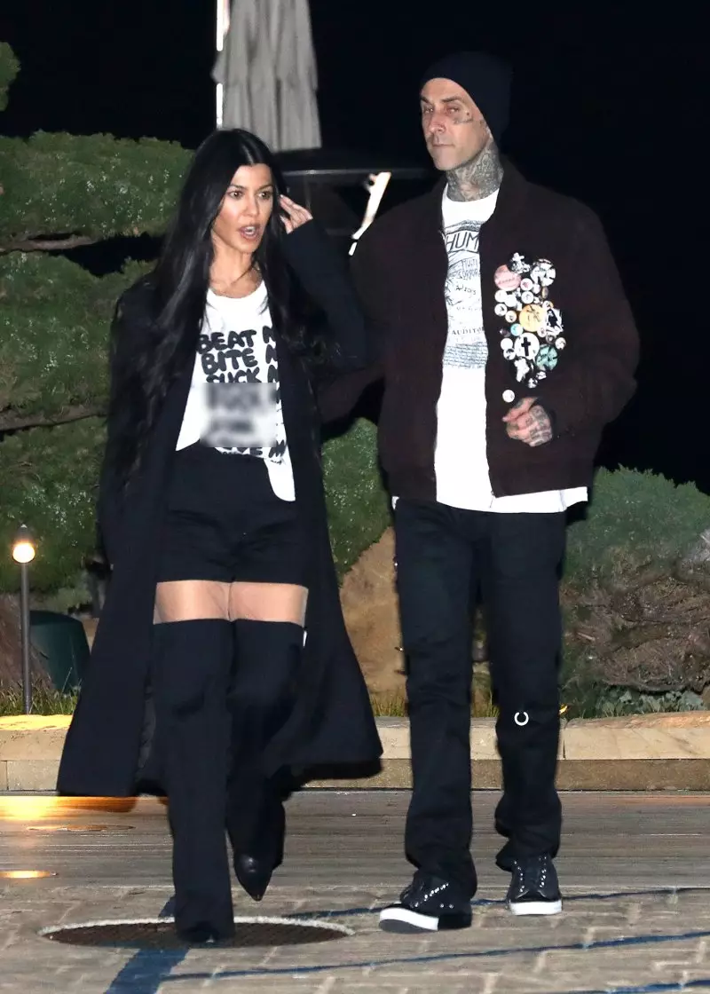 Kourtney Kardashian en freon Travis Barker opspoard op romantyske diner date by Nobu