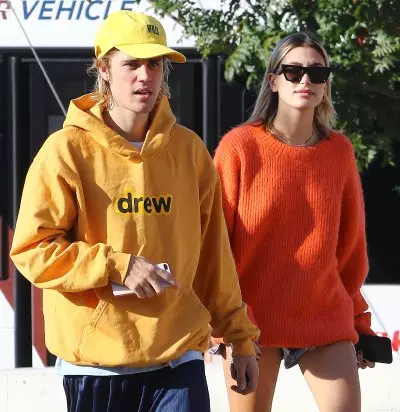 U-Selena Gomez Ucela Abalandeli ukuthi babe nomusa ku-Justin Bieber no-Hailey Baldwin