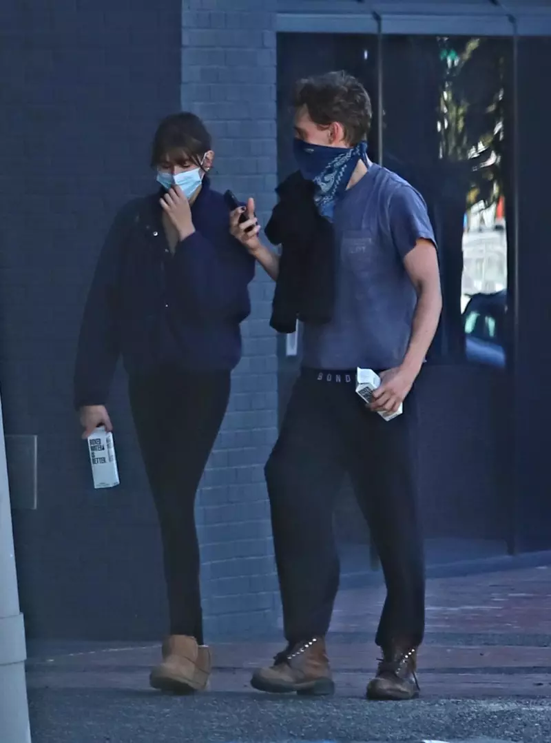 ปิดผนึกด้วยจูบ! Austin Butler และ Kaia Gerber Pack ใน PDA: ภาพถ่ายที่น่ารักที่สุดของพวกเขา