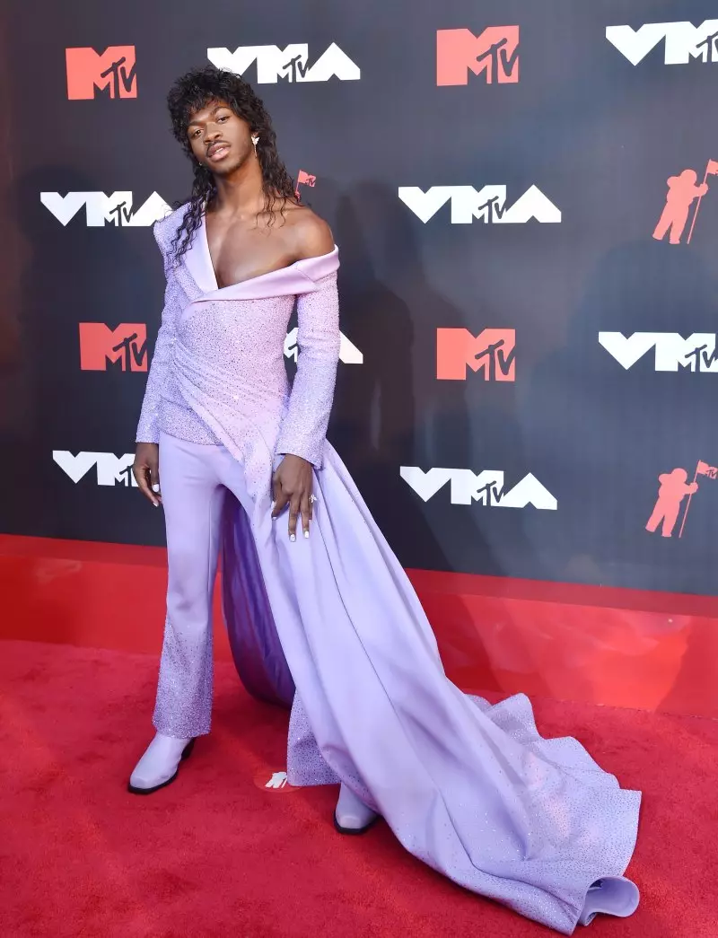 2021年のMTVVMA：有名人の露出した裸の衣装の写真Lil Nas X