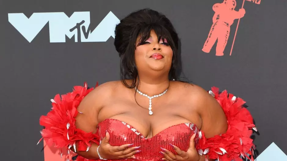 Lizzo 2019 MTV Видео Музыка Бүләкләре Кызыл келәм