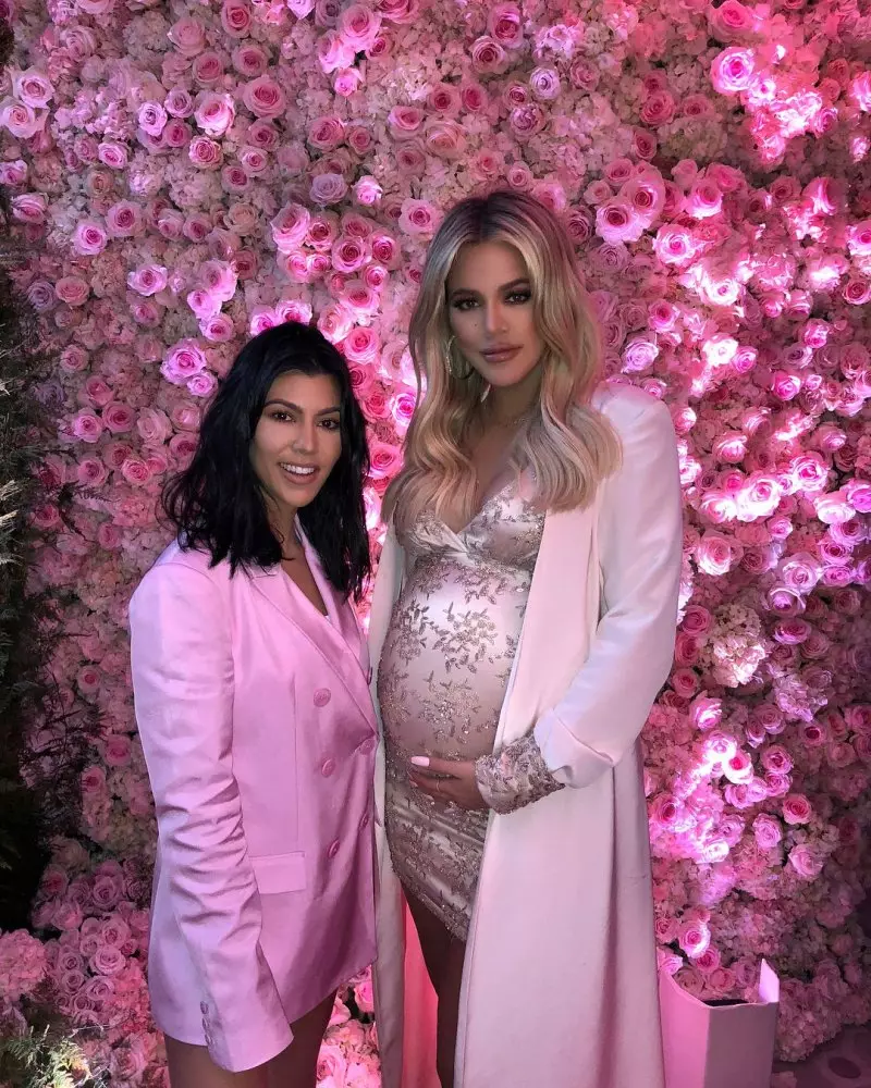 Khloe Kardashian सत्य संग गर्भवती