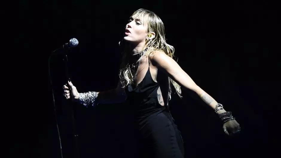 Miley Cyrus 2019 MTV VMAs Slide Away Performance Katapusang Minuto