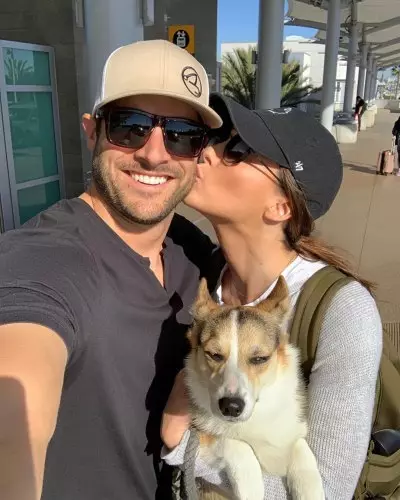 Becca Kufrin et Garrett Yrigoyen Les moments les plus mignons avec Corgi