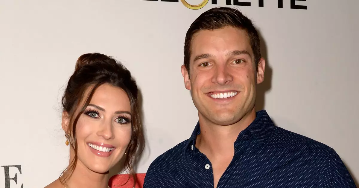 Becca Kufrin se aanhalings oor eks-verloofde Garrett Yrigoyen Split