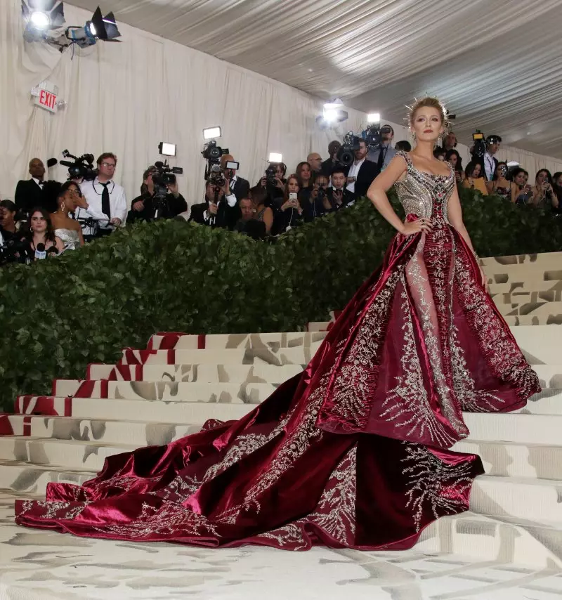 Ikon Fashion! Foto-foto Met Gala Blake Lively katon ing pirang-pirang taun