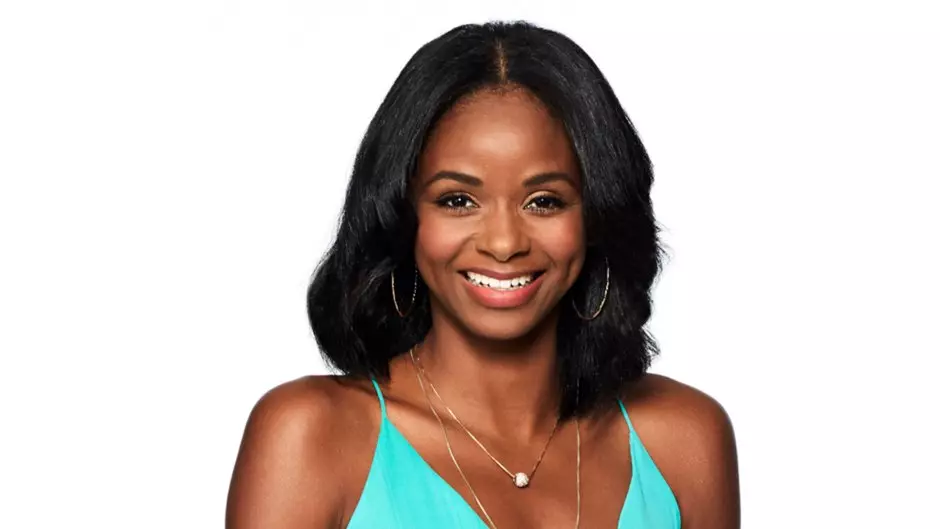 Peserta sarjana muda Natasha Parker Headshot dalam Turquoise Tank Top