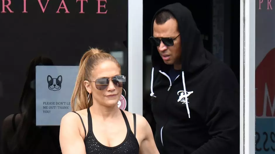 Jennifer Lopez와 약혼자 Alex Rodriguez가 체육관에 갔다.
