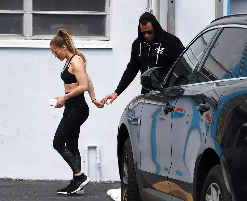Jennifer Lopez lan tunangan Alex Rodriguez tekan gedung olahraga