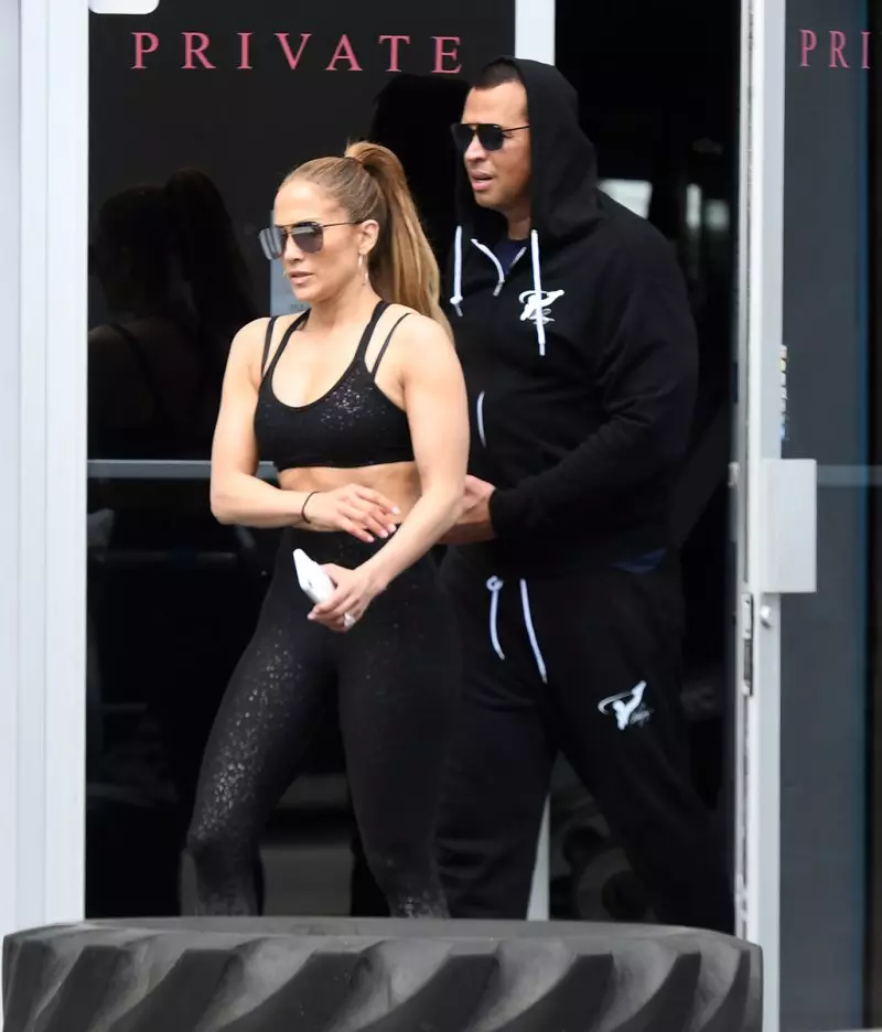 Jennifer Lopez lan tunangan Alex Rodriguez tekan gedung olahraga