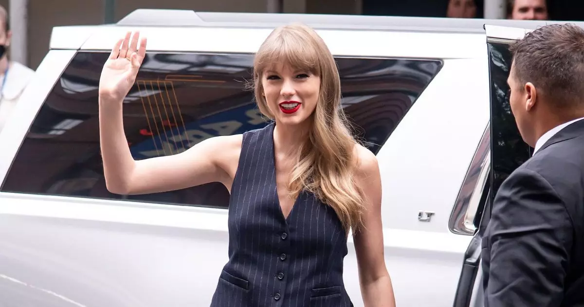 Taylor Swift ရှားရှားပါးပါး Outings- အများသူငှာ အဆိုတော်၏ ဓာတ်ပုံများ