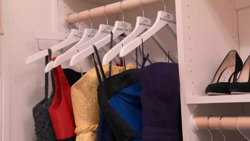 Reese Witherspoon's Closet Makeover sa 'The Home Edit': Mga Litrato 11