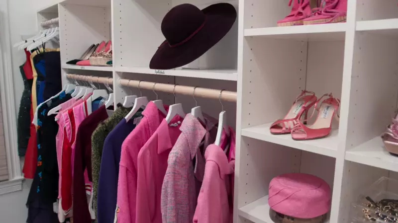 Reese Witherspoon's Closet Makeover sa 'The Home Edit': Mga Litrato 7