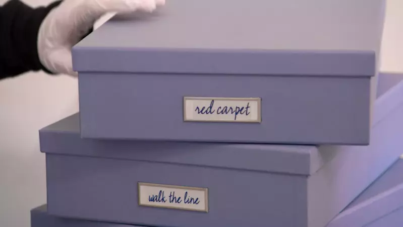 Reese Witherspoon's Closet Makeover sa 'The Home Edit': Mga Litrato 5