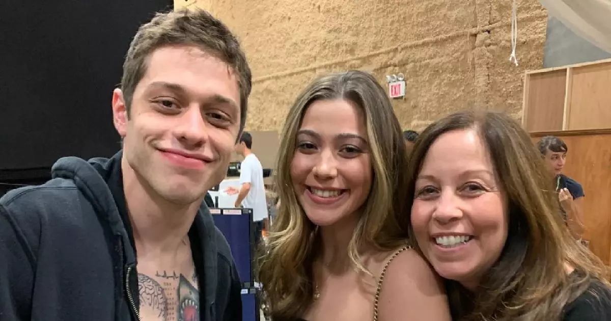 Kulawarga Pete Davidson: Rincian ngeunaan Adina, Ibu sareng Ahir Bapa