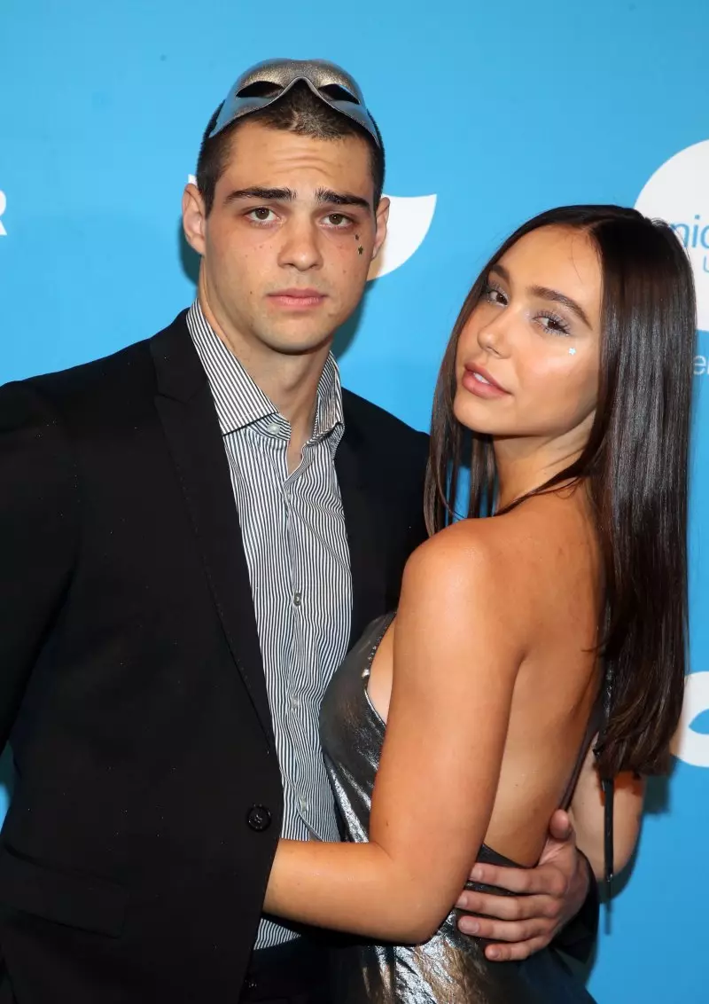 Noah Centineo kaj Alexis Ren