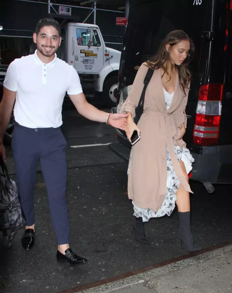 Alan Bersten na Alexis Ren