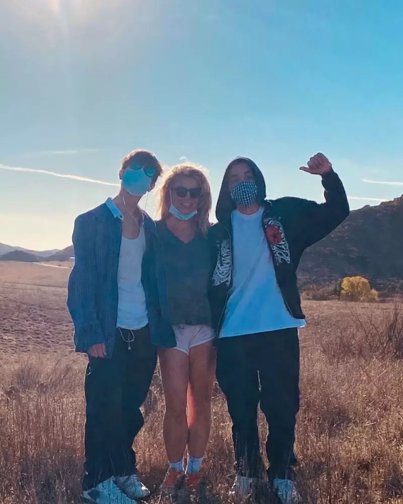 Britney Spears Abahungu Sean Preston na Jayden Hiking