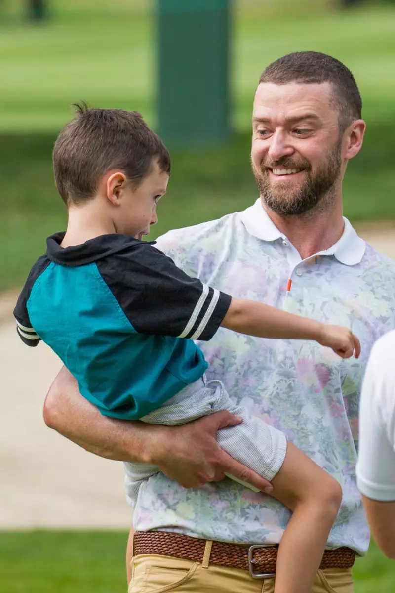 Justin Timberlake ndi Silas Giggle pa Golf Course