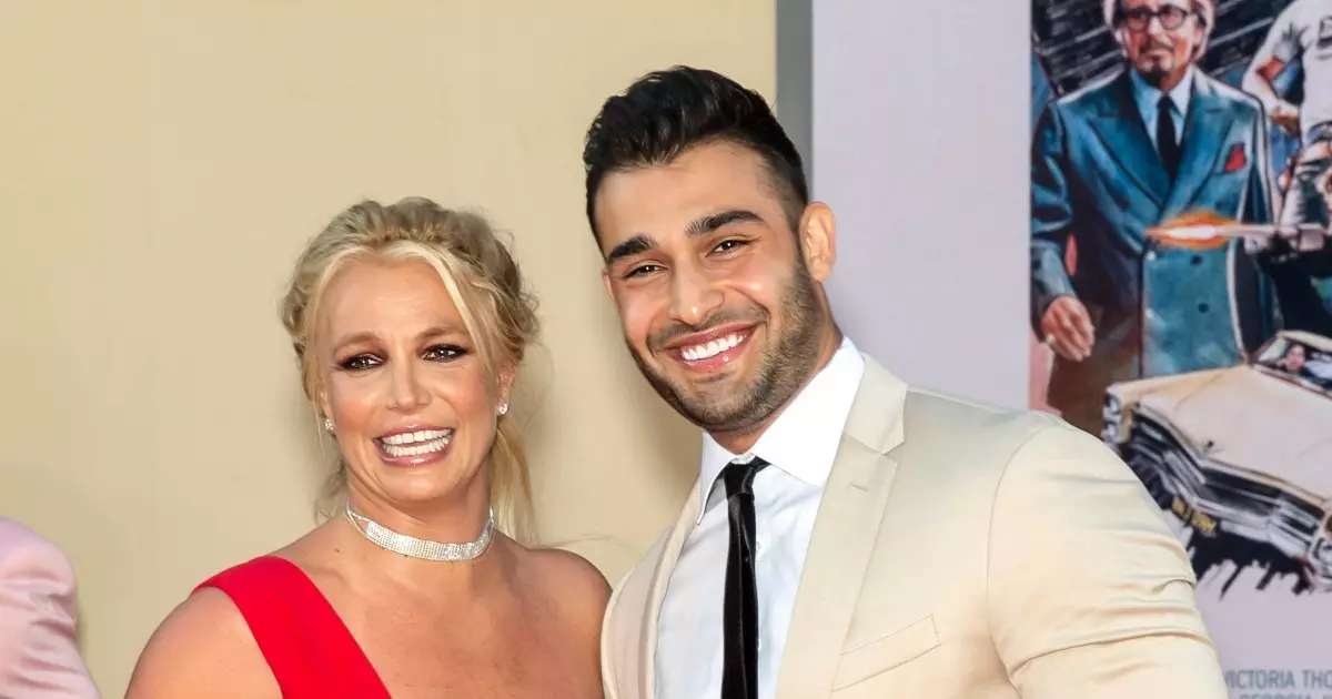 Britney Spears nanambady an'i Sam Asghari sakaizany: Fanambarana, Ring