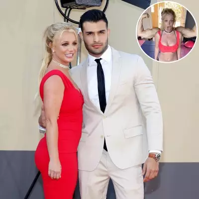 Ingevoegde foto van Britney Spears en Sam Asghari wat grappenderwys poseer oor foto van Sam Asghari en Britney Spears op rooi tapyt