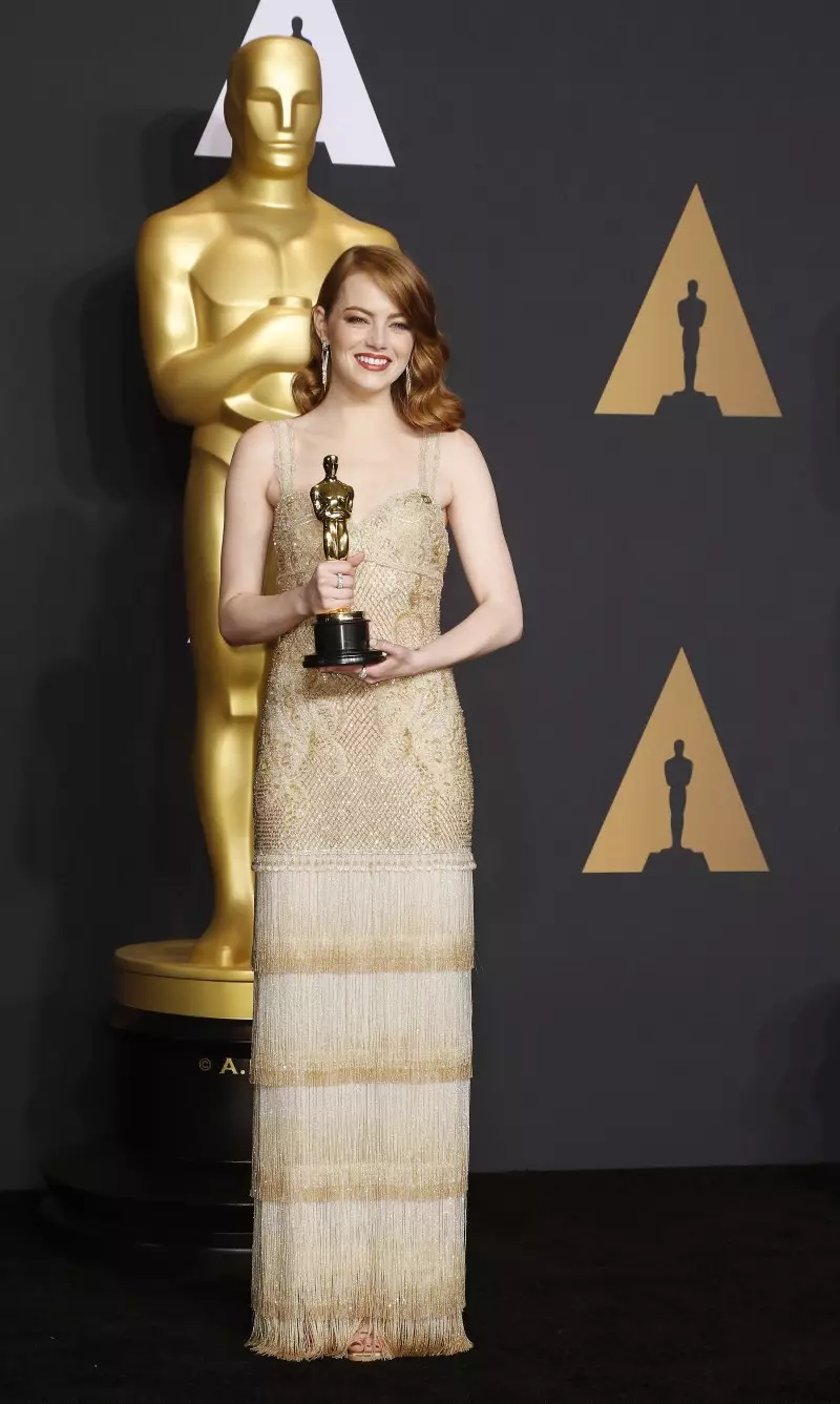 Umbreyting Emma Stone: Myndir af leikkonunni ung til nú 2016