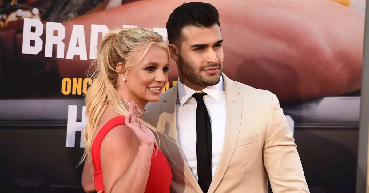 Sam Asghari, sakaizan'i Britney Spears, dia nilaza fa 'nifandray' izy ireo tany am-boalohany