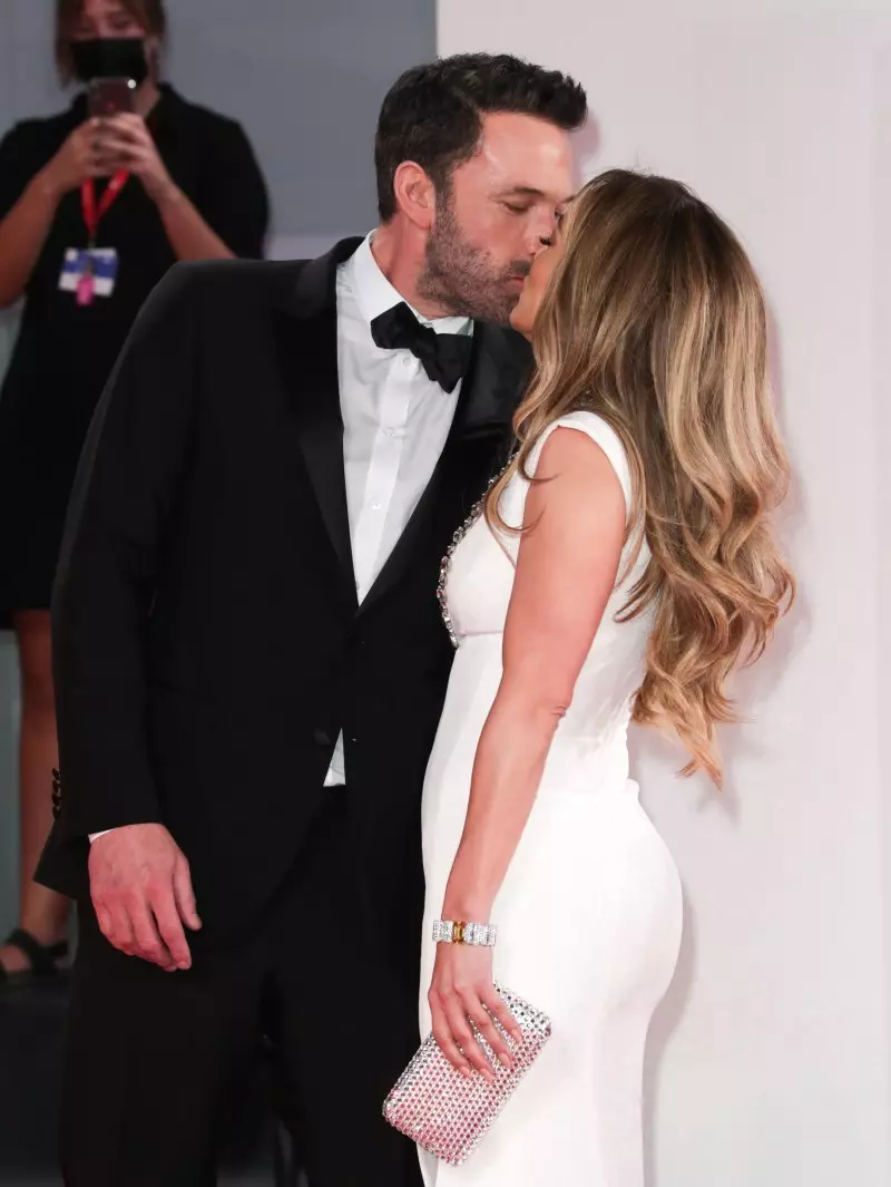 Jennifer López e Ben Affleck sentados nunha árbore... Embalando nese PDA! Mira as súas fotos máis vaporosas