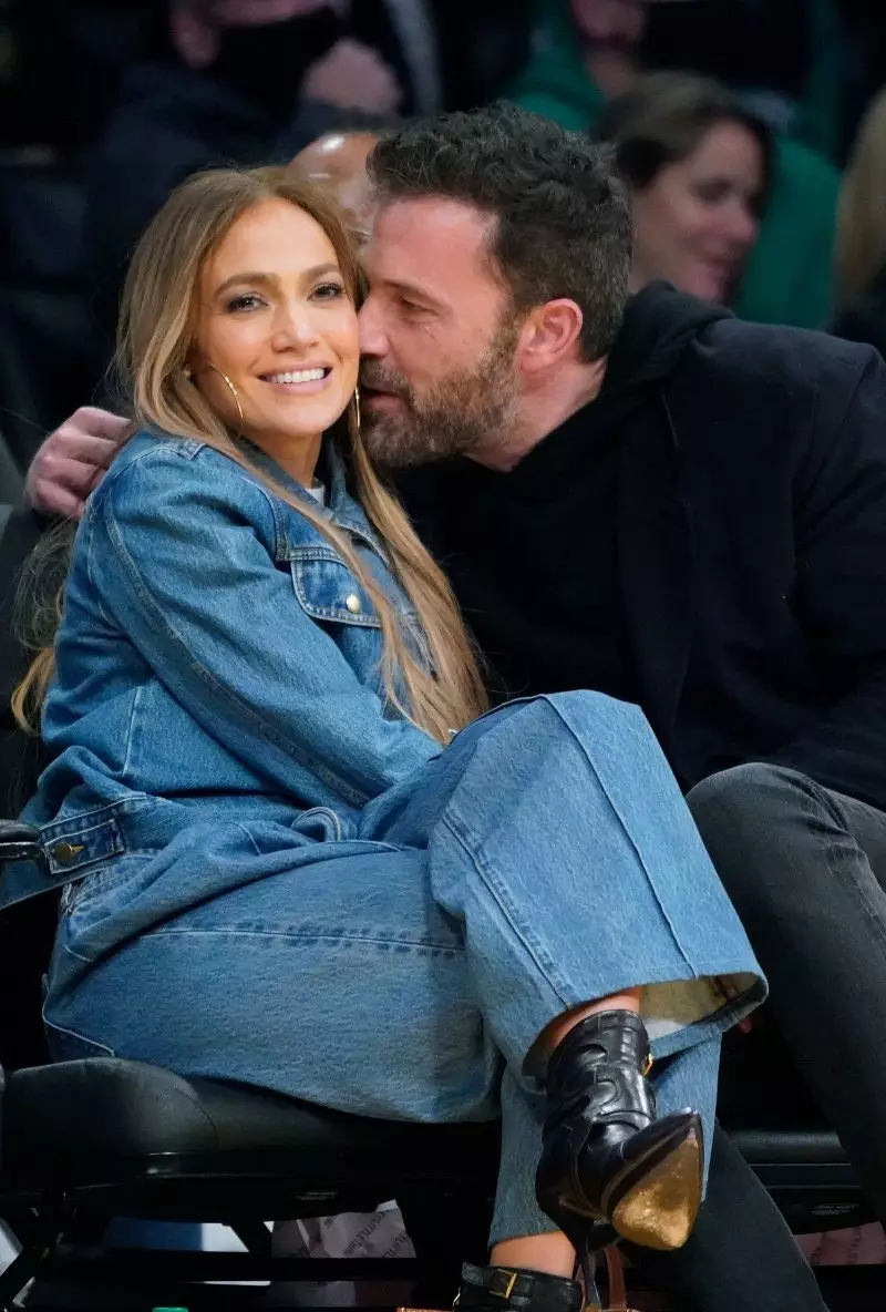 Jennifer Lopez en Ben Affleck zitten in een boom... inpakken op die pda! Bekijk hun meest opwindende foto's