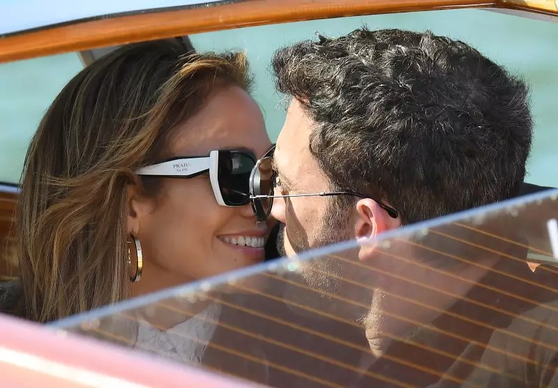 Jennifer López e Ben Affleck sentados nunha árbore... Embalando nese PDA! Mira as súas fotos máis vaporosas