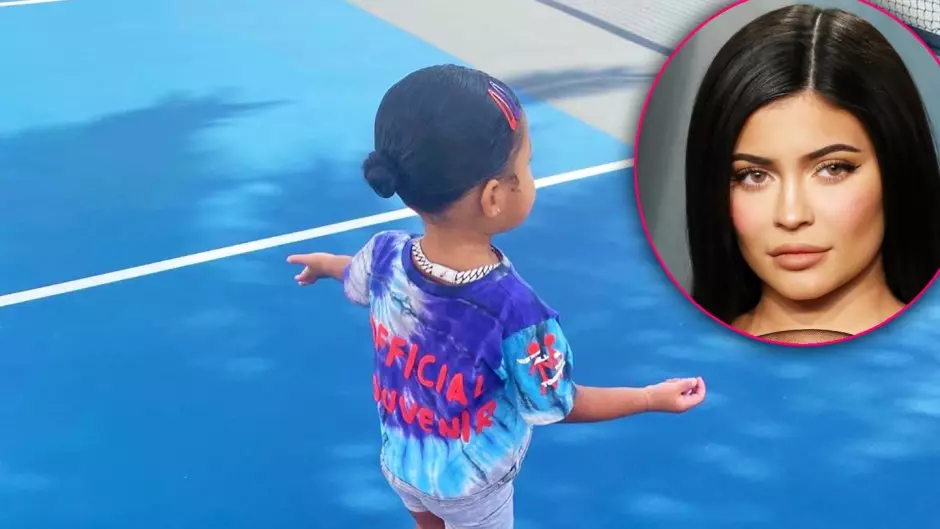 Kylie-Jenner-razkriva-'novo-frizuro'-je-preizkusila-hčerko-Stormi