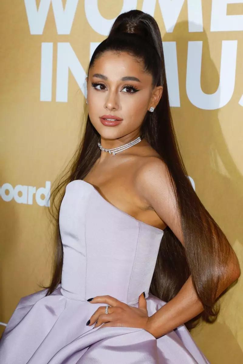 Ariana Grande 做過整形手術嗎？行情，照片