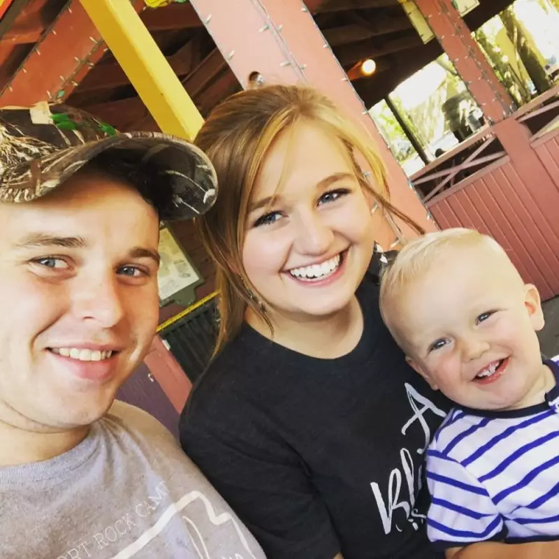 Kendra-Duggar-Bbuntis-Uban-Bay-No.-3-Nagpaabot-Kauban-Joseph-Duggar