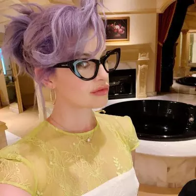 Kelly Osbourne Nanggapi Gosip Bedah Plastik