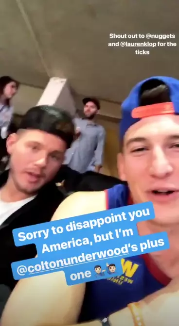 Blake Horstmann och Colton Underwood på en hockeymatch