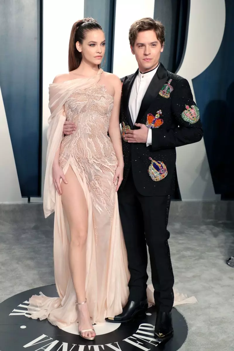 Barbara Palvin සහ Dylan Sprouse Vanity Fair Oscar Party, පැමිණීම්, Los Angeles, USA - 09 පෙබරවාරි 2020