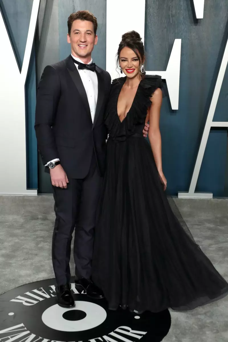 Miles Teller සහ Keleigh Sperry Vanity Fair Oscar Party, පැමිණීම්, Los Angeles, USA - 09 පෙබරවාරි 2020